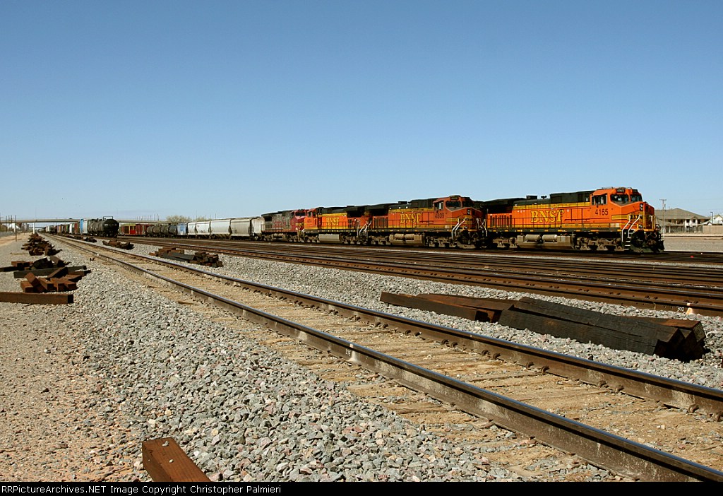 BNSF 4165 and BNSF 4809